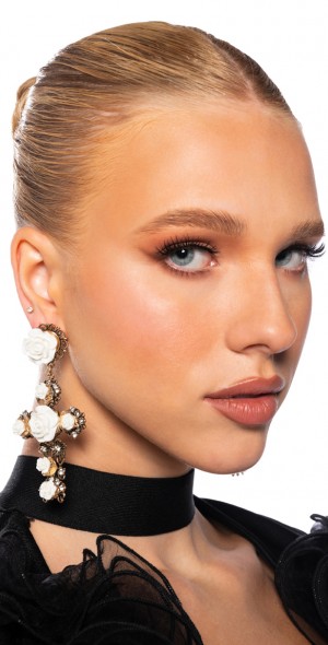 AKIRA - CROSS MY HEART EARRING IN WHITE