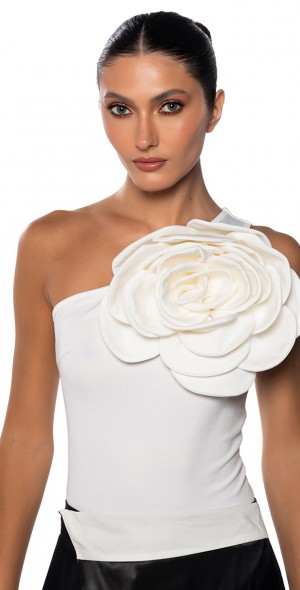 AKIRA - ENCHANTRESS FLOWER DETAIL ONE SHOULDER TOP
