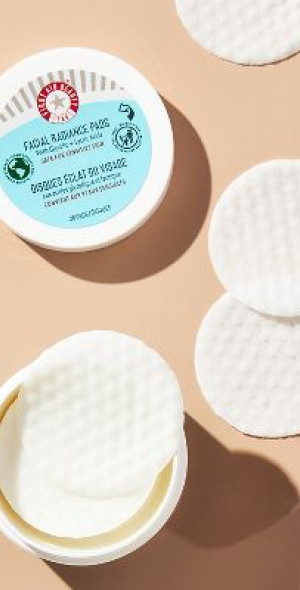 First Aid Beauty - Facial Radiance Pads with Glycolic + Lactic Acids ...