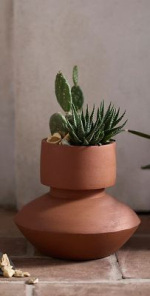 Terrain - Round Base Geo Terracotta Planter