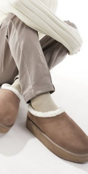 ASOS DESIGN - sheepskin platform mini slipper boots in brown