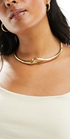 ASOS DESIGN - torque choker with interlink design in gold tone