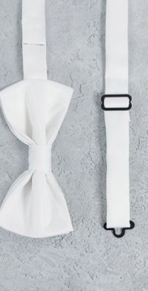 Devils Advocate - bow tie in cream-White