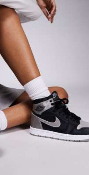 Jordan - Nike Air 1 Retro High OG sneakers in black and gray