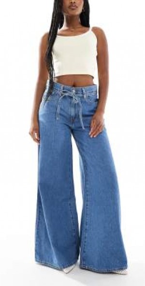 Levi's - XL super wide fit jeans in mid blue