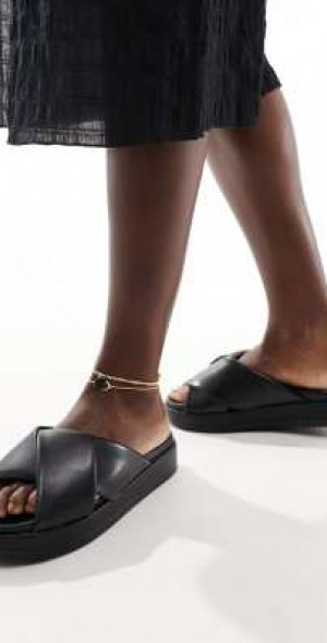 London Rebel - cross strap sandals in black