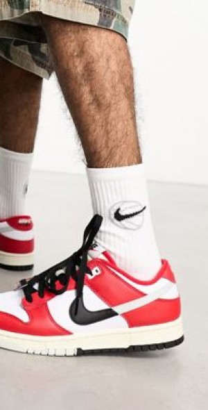 Nike - Dunk Low Remix sneakers in red and white