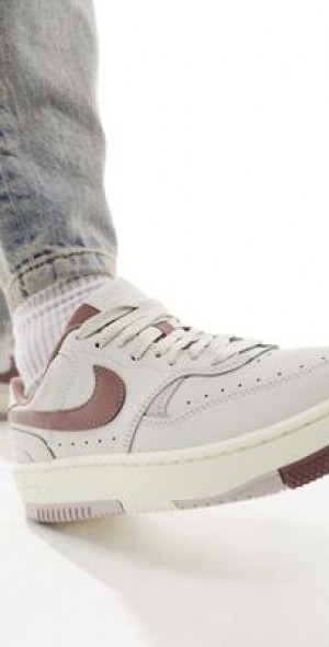 Nike - Gamma Force sneakers in light bone and mauve-White