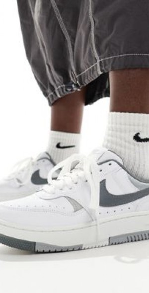 Nike - Gamma Force sneakers in white and gray