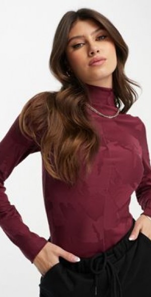 Nike - tech high neck bodysuit in burgundy-Red