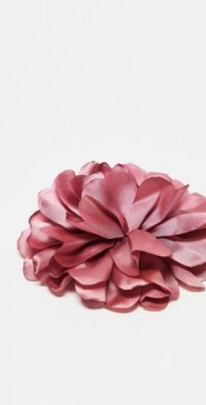 Petit Moments - Rosa corsage pin in dusty pink