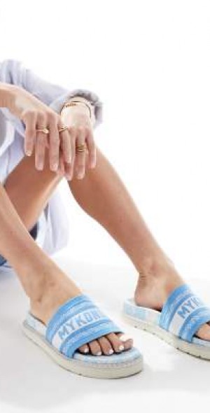 Public Desire - Jet Set slides in blue