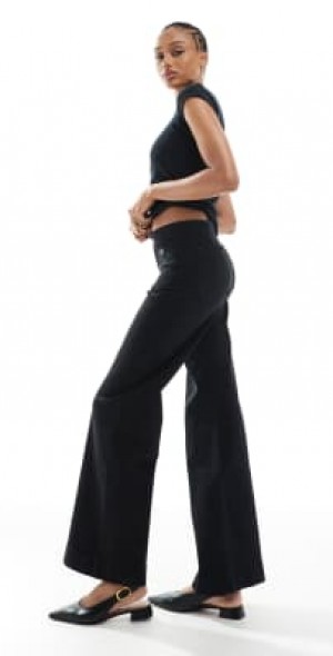 Stradivarius - Tall D77 straight leg jeans with button detail in black