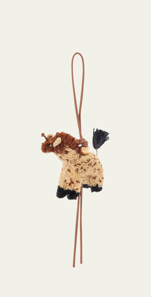 Loewe - Giraffe Charm in Raffia