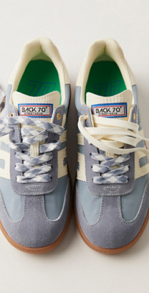 Back 70 - Ghost Sneakers