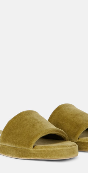 The Row - Pillow slides