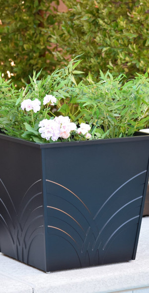 Hanamint - Palm Outdoor 24" Large Square Planter Box