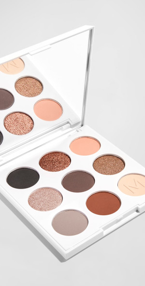 Madluvv - Mineral Vault Eyeshadow Palette Madluvv - Mineral Vault Eyeshadow Palette