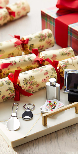 Robin Reed - Berry Garland Crackers, Set of 6