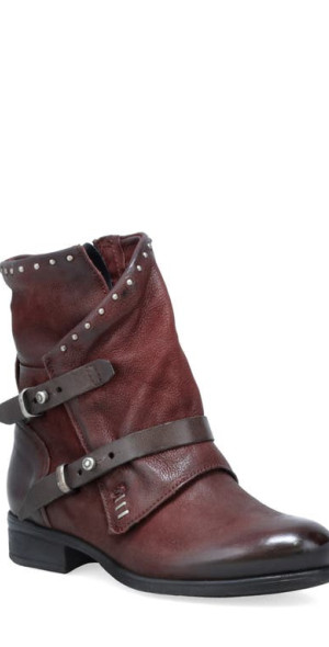 Miz Mooz - Sambuca Bootie in Merlot