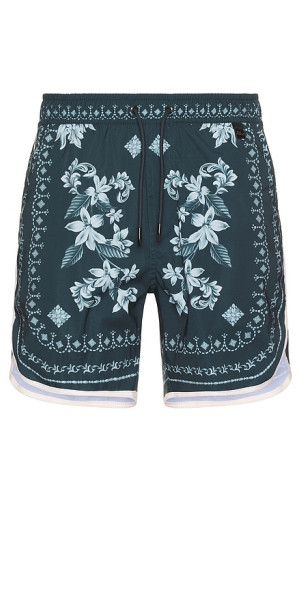 Agua Bendita - Liam Trunk