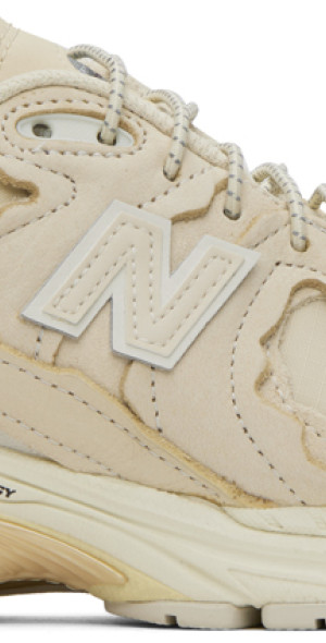 New Balance - Beige 2002RD Sneakers