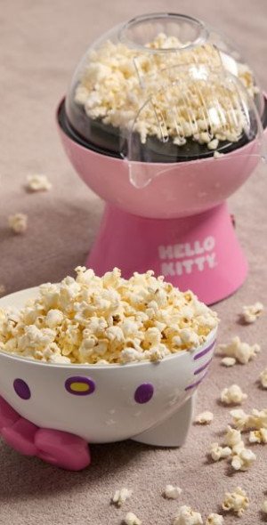 Urban Outfitters - Hello Kitty Popcorn Maker in Pink at