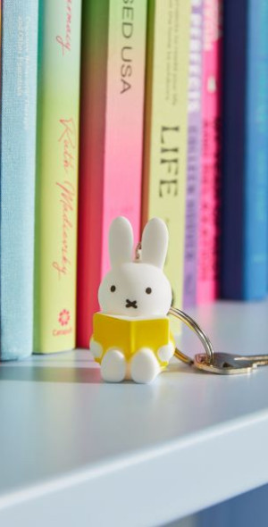 Urban Outfitters - Miffy Reads Keychain in Yellow at